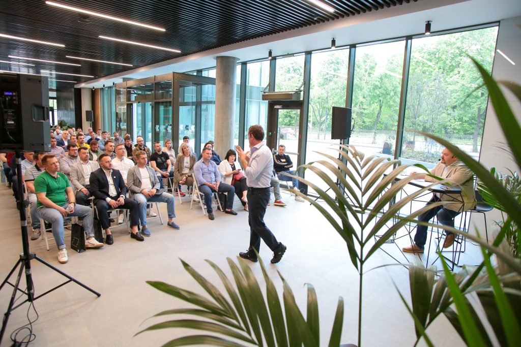 Бізнес-спільнота WUBC провела зустріч із Василем Хмельницьким на базі ...